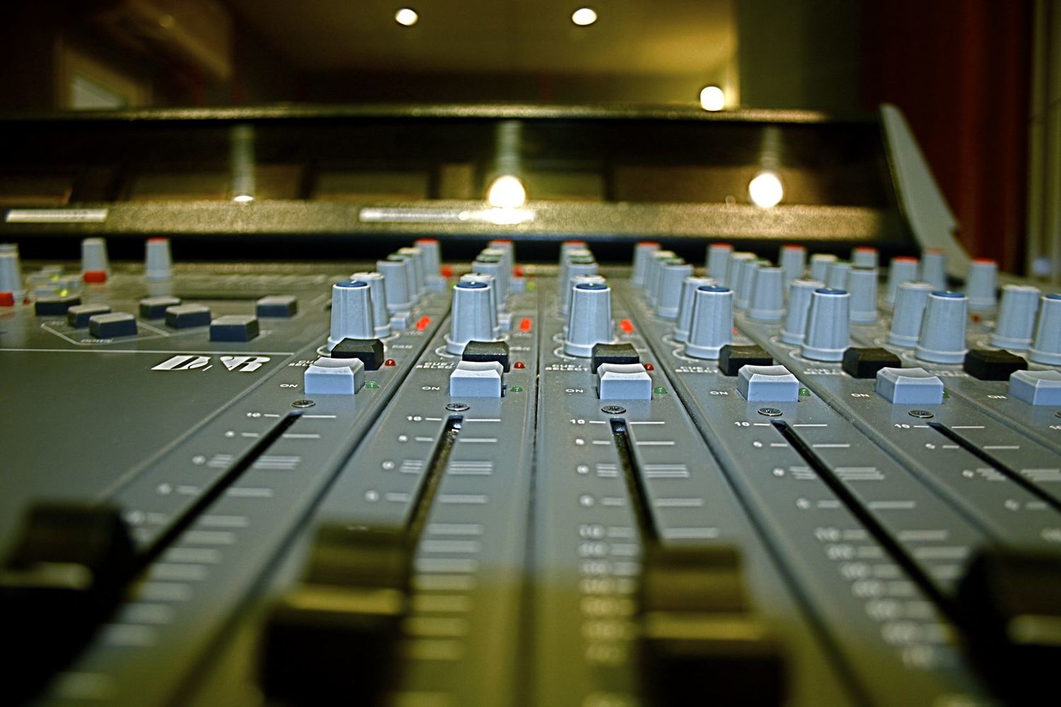 ¡Ya puedes oír el podcast del Informados edición mayo! - División de ...